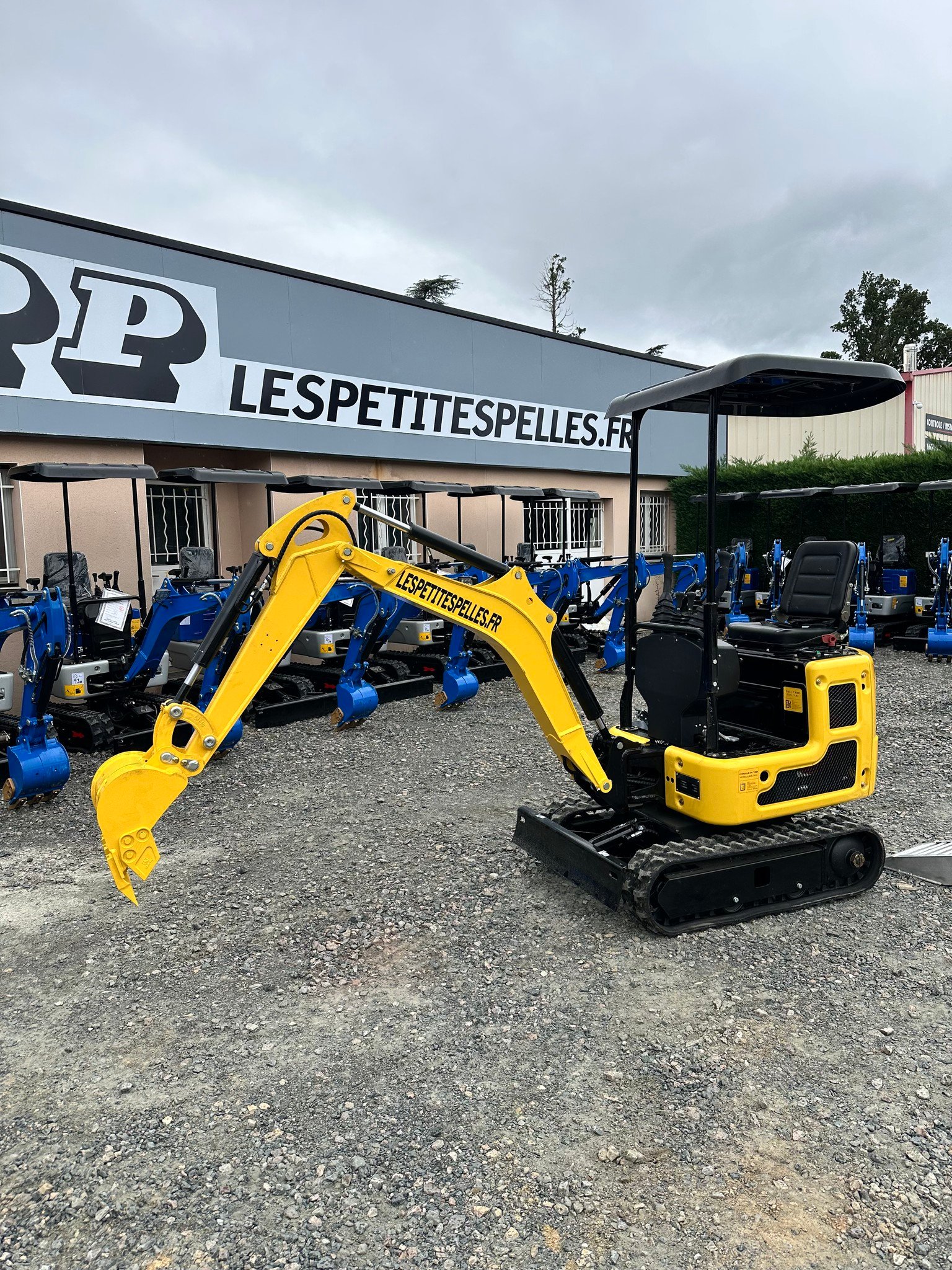 Mini pelle pas chère – Stock disponible et livraison rapide ...